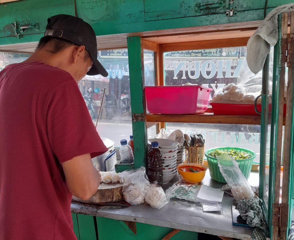 Kuliner Khas Purwokerto Sahoun Ayam, Berkuah Segar dan Gurih – Metro Jateng